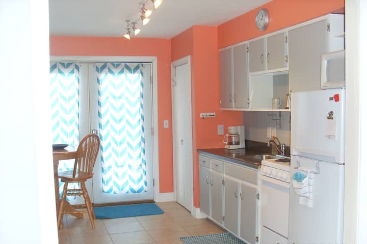 Happy Top Floor Condo In The Heart Of Strip - Exeter, NH