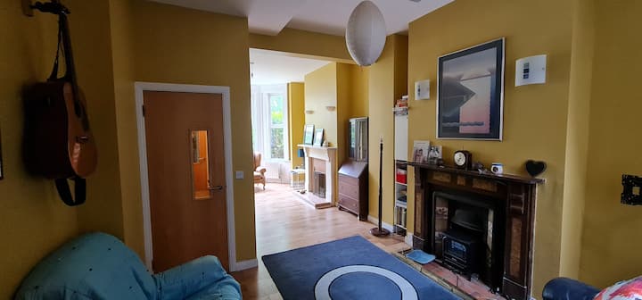 Queen's Quarter Homely Large Apartment Sleeps 7 - Belfast