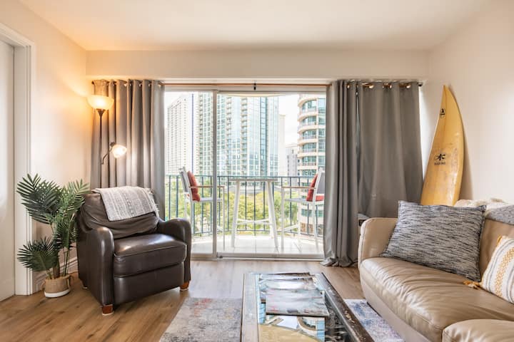 2 Bedroom Condo With Parking - Honolulu
