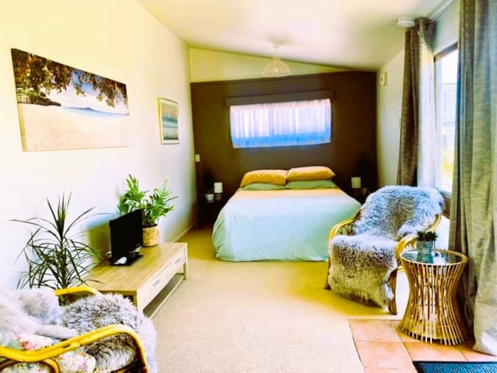 Self Contained Studio/sleepout - New Plymouth