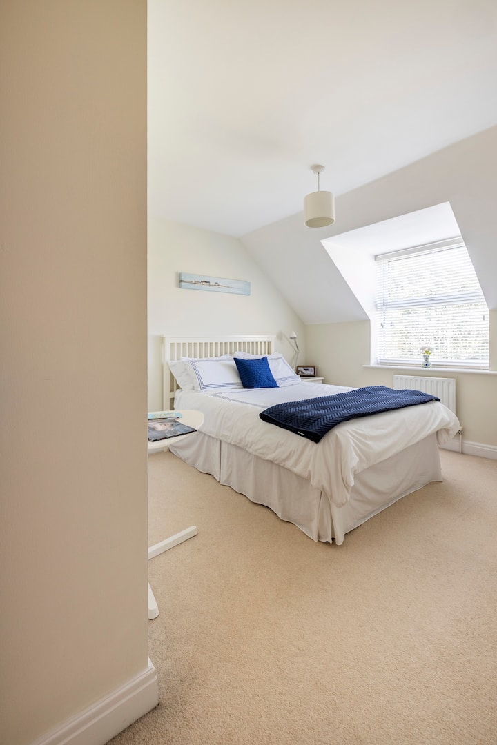 Corsham Near Bath, Double Bed & Breakfast - Castle Combe