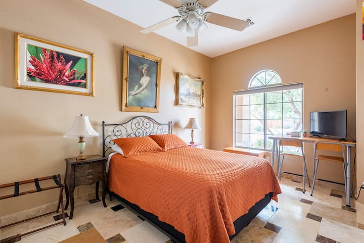 Queen Bed & Bath 1 (No Cleaning Fee) - Sun City West, AZ