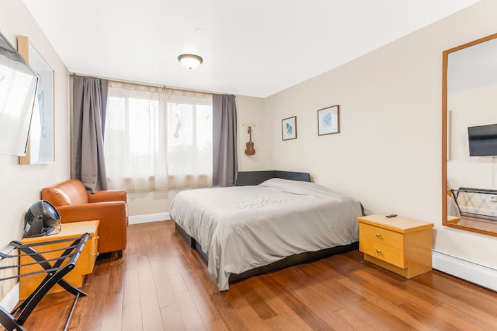 Bright Modern Studio ║ Free Garage Parking - New York