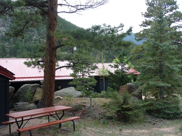 Twin Sisters Mtn Suite -Walk To Town, Views, Patio - Estes Park, CO