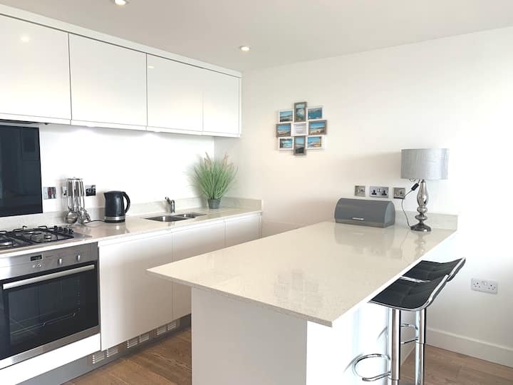 Lovely Location Next To Fistral Beach Wifi Parking - Newquay