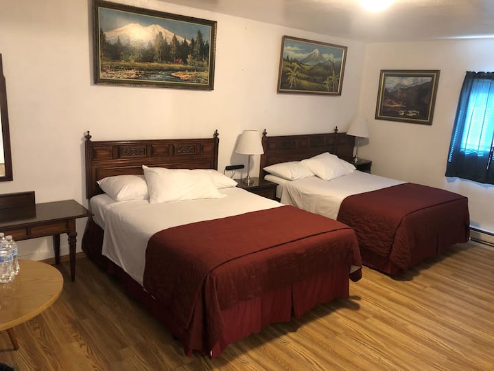 Angeles Motel - Queen Room W Two Queen Beds - Port Angeles, WA