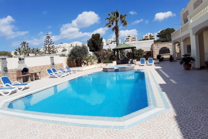 Excellent Villa Accommodation With Pool Wi-fi / Ac - Malta