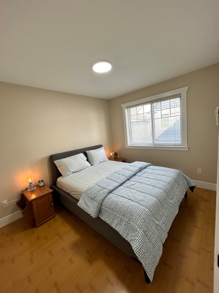 Charming 1-bedroom Coach House At Central Location - Langley