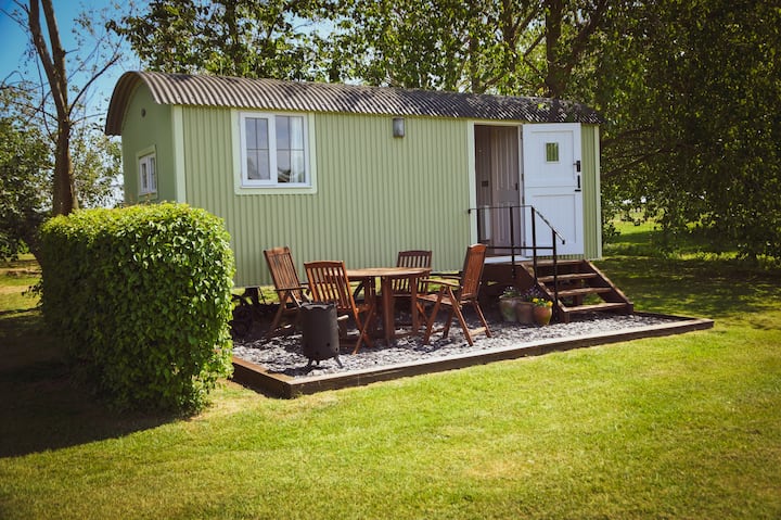 Unique Shepherds Hut Close To Broads National Park - Beccles
