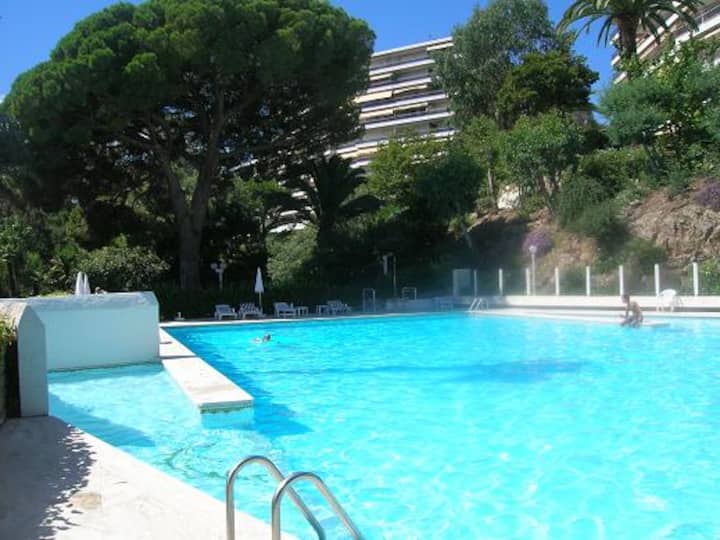 Luxury Building With Swimming Pool And Sea Access - Vallauris