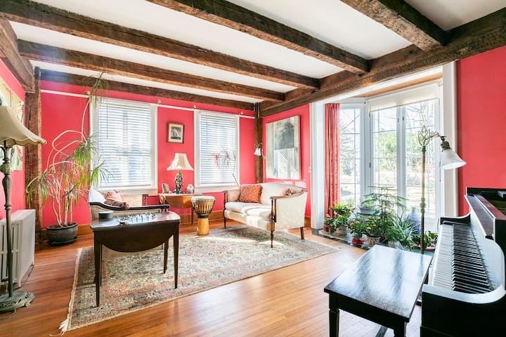 Quiet Room W. Queen Bed In Sea Captain House (#4) - New Canaan, CT