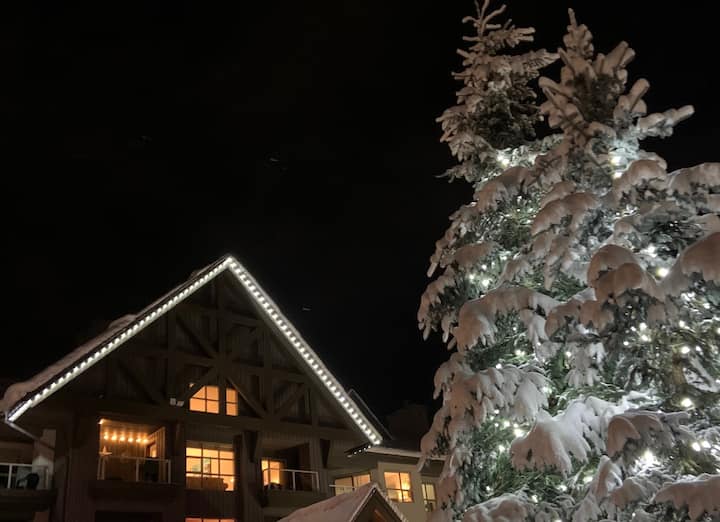 Xl Luxury Aspens Penthouse Ski In-out.  3hot Tubs. - British Columbia