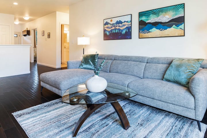 Modern Capitol Hill Retreat: Prime Location - Seattle, WA