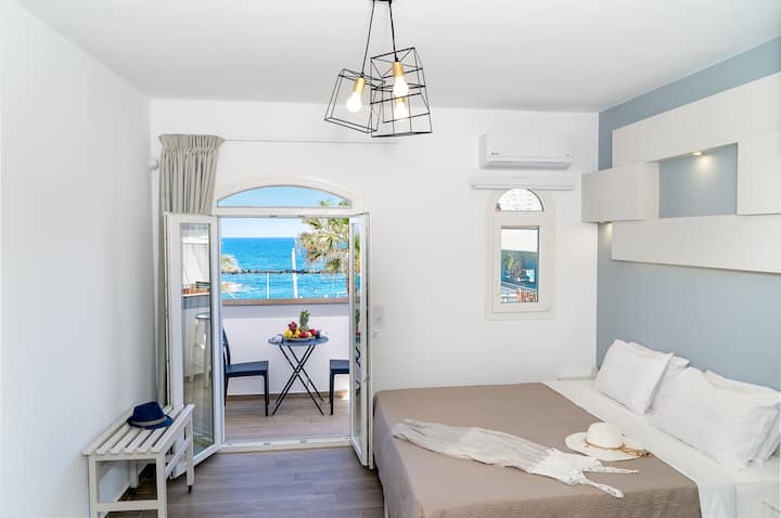Renata Mare Beachfront Studios Entire Floor 100 M² - Chersonissos