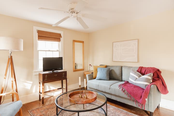 Historic Downtown Cottage - Close To King! - Folly Beach, SC