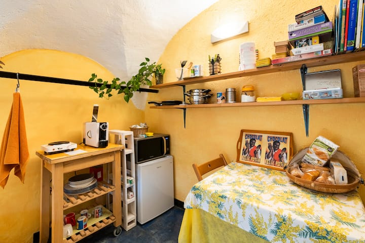 Stanza Dei Tulipani, La Rocca Di Campogrande - Borgio