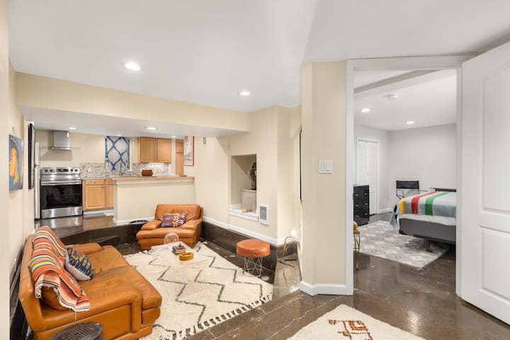 Pine Manor Suite | Stylish & Spacious 3 Br Apt - Alameda - Portland