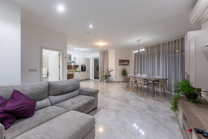 Fantastic Views, New, Quiet, Tasteful, Luxurious - Malta