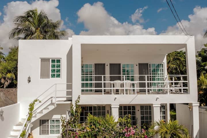 Casablanca I - Spacious Apartment Near Downtown - Puerto Morelos