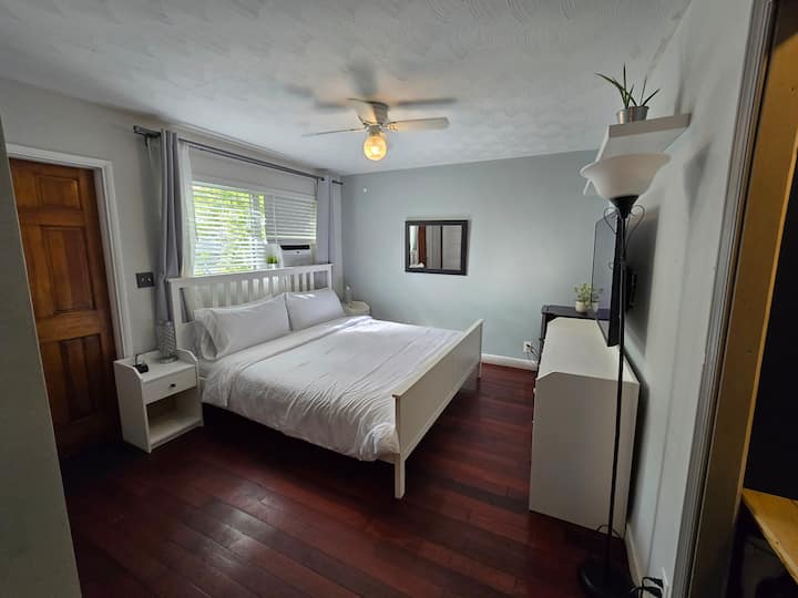 Near Beach, Private Entrance, 1 Mile From Downtown - Hollywood, FL
