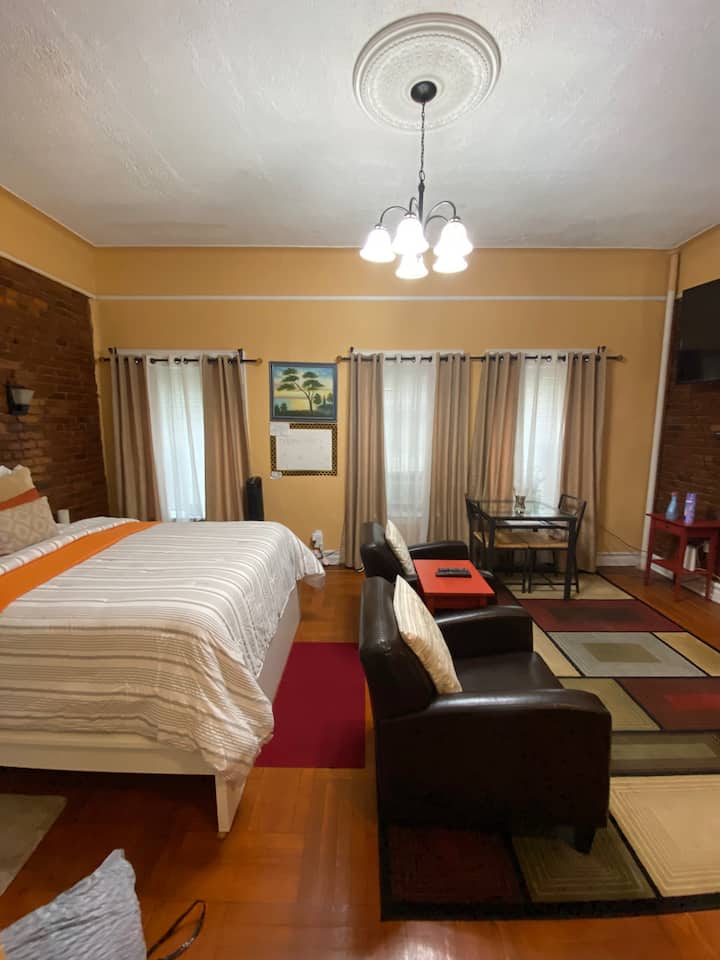 Delightful Brooklyn Studio - Brooklyn, NY