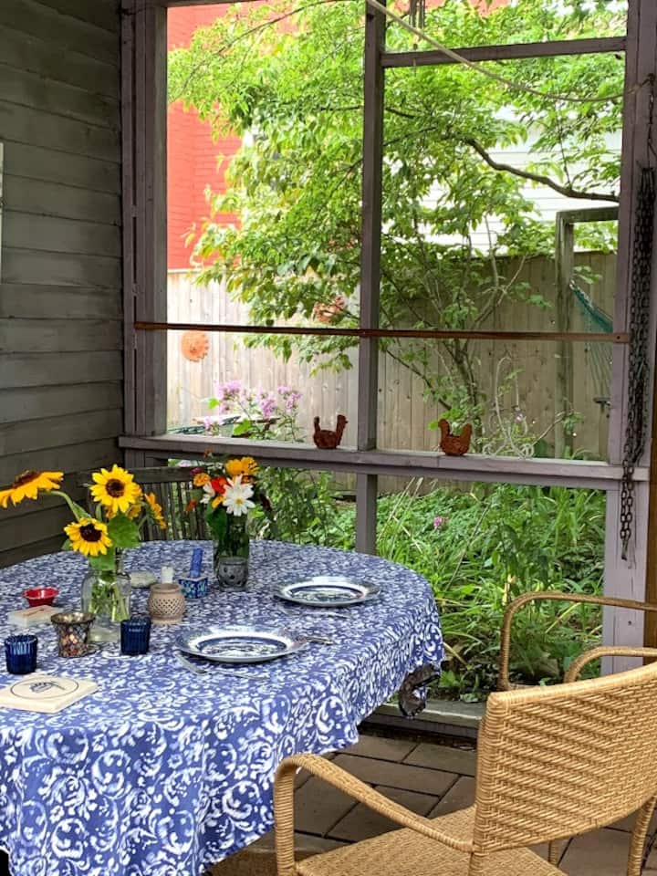 3+ Bed, 2 Bath Lovely In-town Home -Walk To Smith! - 노샘프턴