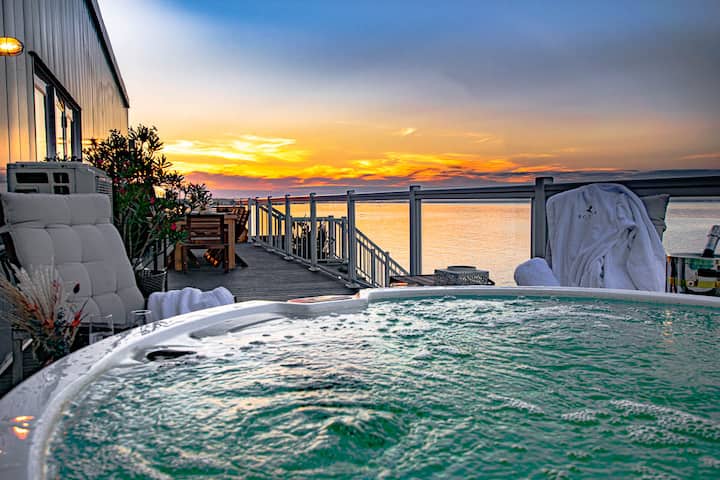 Oceanfront 5 Bedroom Beach Villa With Private Pool - Shediac