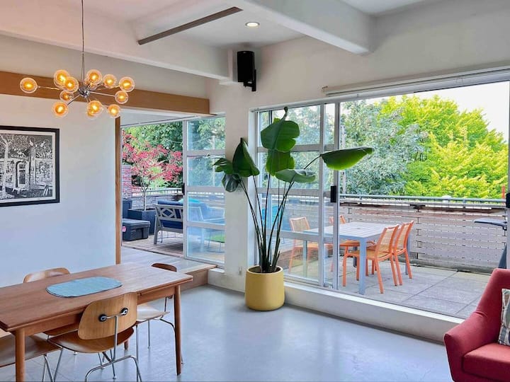 Main Street Loft W/ Rooftop Terrace And View! - Vancouver