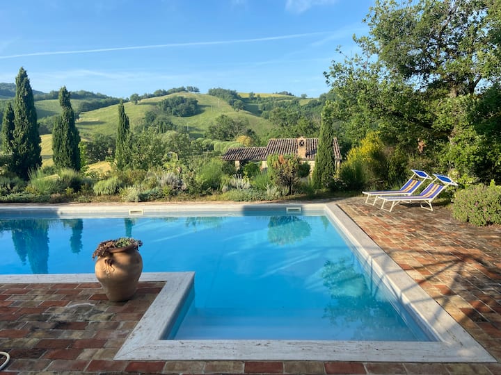 Farmhouse With Stunning Views + Large Private Pool - Gubbio