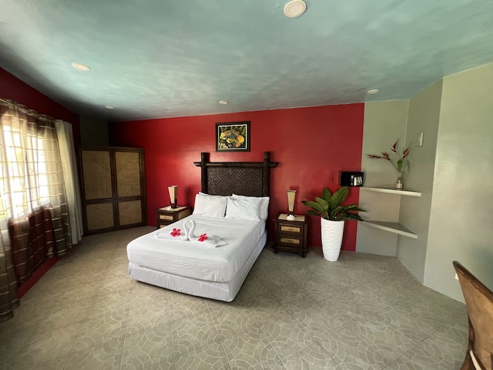 Cabilao Sunset Dive & Beach Resort 
Deluxe Room 4 - Loon