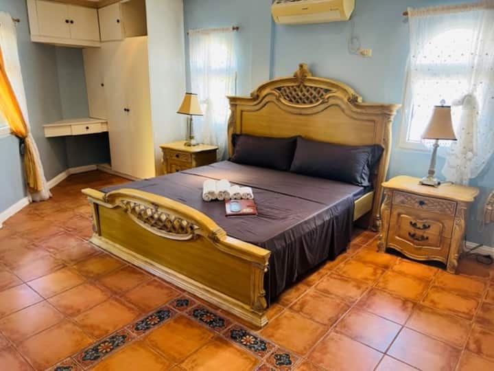 Cabilao Sunset Dive & Beach Resort 
Family Room - Loon