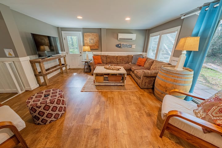 Beach Retreat/ Family & Friends. Central Location - Kitty Hawk, NC