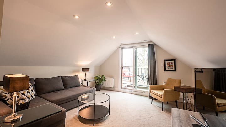 Upper Private Multi Level Suite In High Park - Toronto