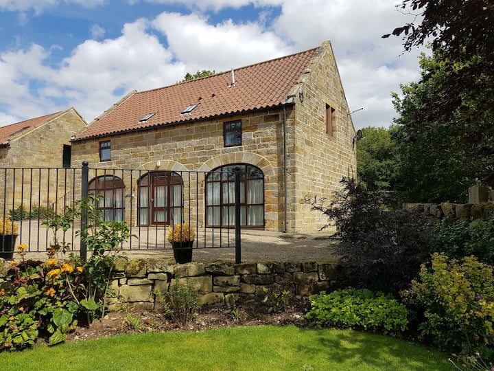 The Granary, At Millinder House For Up To 4 - Danby Castle Barn Wedding Venue