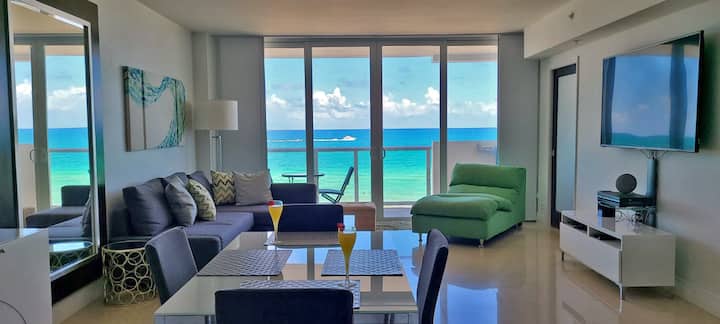 Stunning Beachfront In Miami Beach + Free Parking - Miami Beach, FL