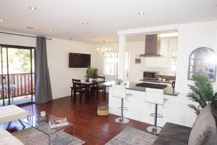 Santa Monica One Bedroom Apt.(oceanbreeze 5) - Santa Monica, CA