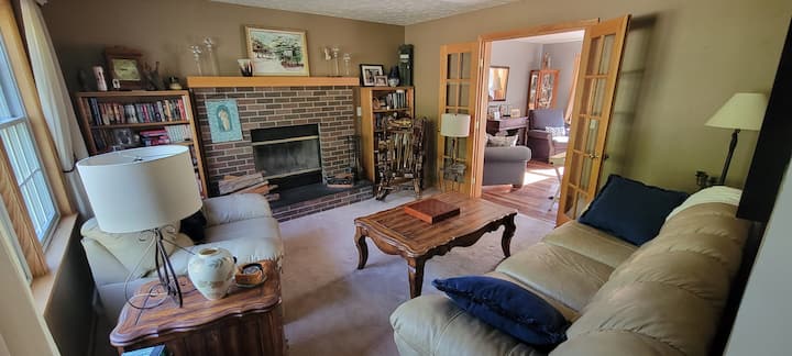 Edinboro's Smarter Getaway Master Suite - Edinboro, PA
