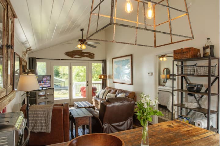 Get Cozy Lakeside, Chic Chalet With Mountain Views - Hiawassee, GA