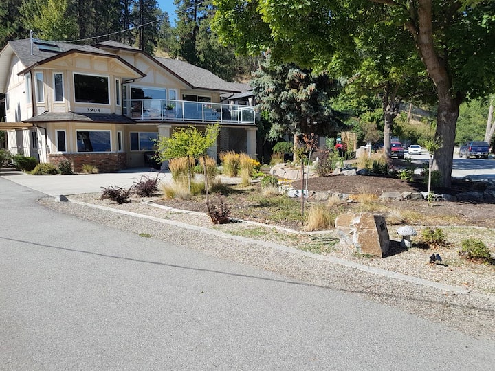 Suite 2- Private Garden Patio & Bbq - Peachland