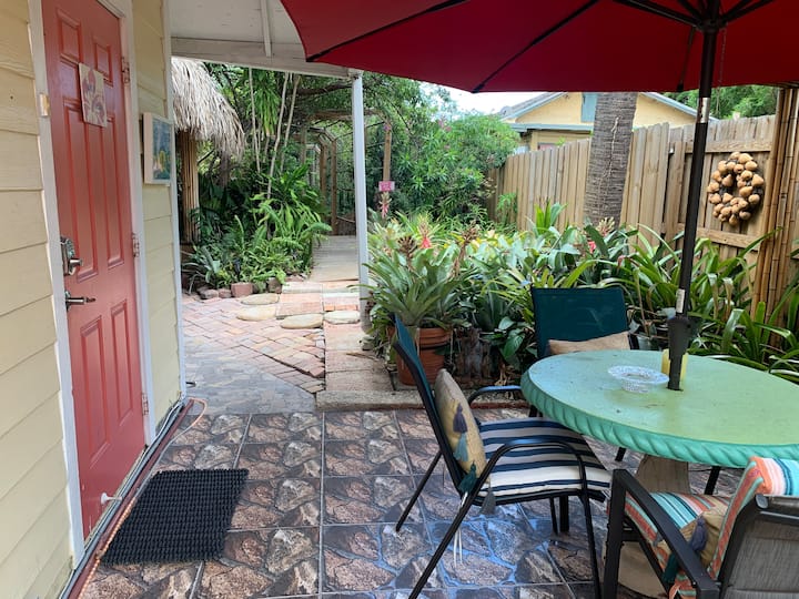 Botanical Beach Cottage - Lake Worth, FL