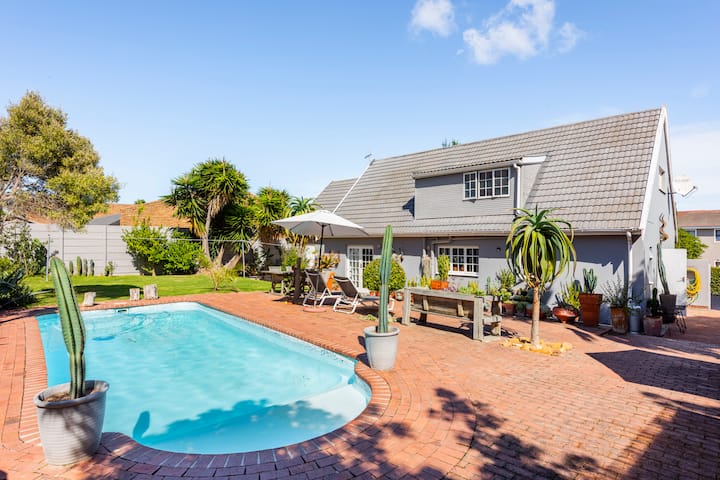 Chic Surf Spot Accommodation. - Parklands