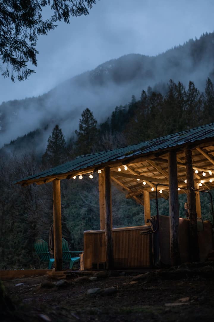 O'neill Cabin - A Rustic Reclaimed Retreat - Index, WA