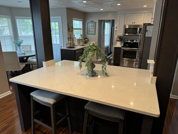Renovated 3br Near Beach & Bases - Virginia Beach, VA