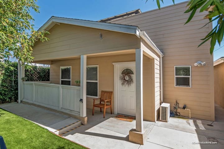 Roof Deck, King Bed, Bikes, 4 Blocks To Beach, - San Diego, CA