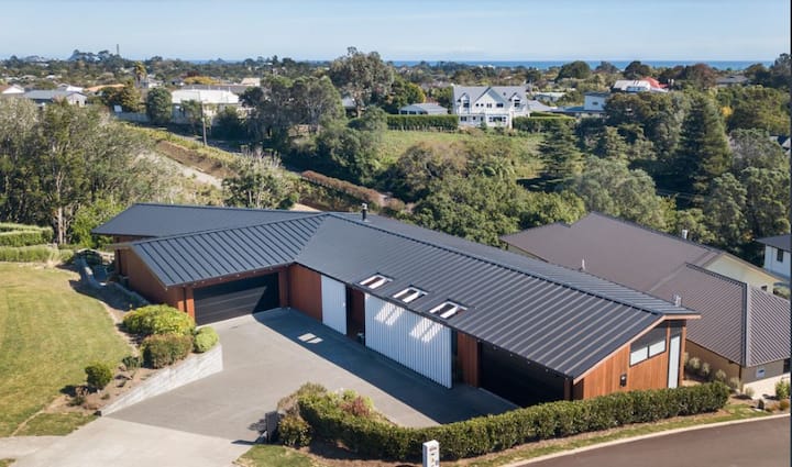Modern And Peaceful Getaway - New Plymouth