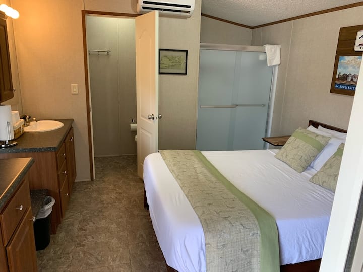 Bear Ranch Cabin #2 - Cedar Creek, TX