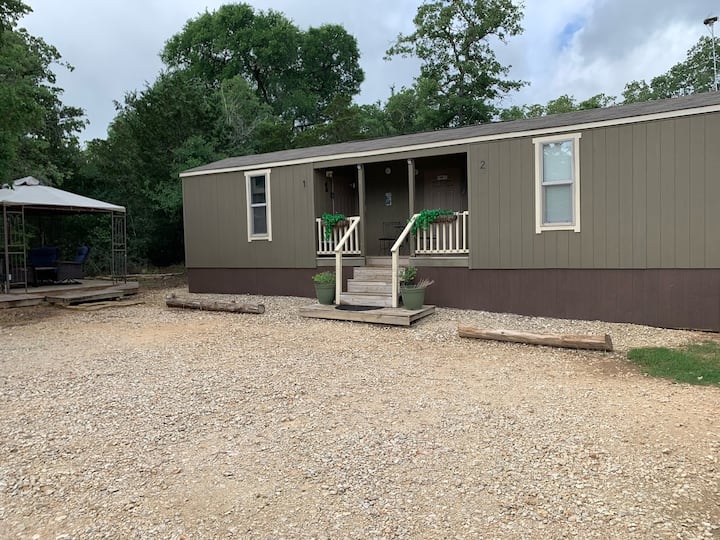 Bear Ranch Cabin #2 - Cedar Creek, TX