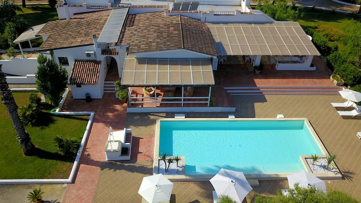 Villa Vetti, Schöne Villa Im Grünen Mit Pool, Nur Wenige Kilometer Vom Meer Entfernt - Ugento