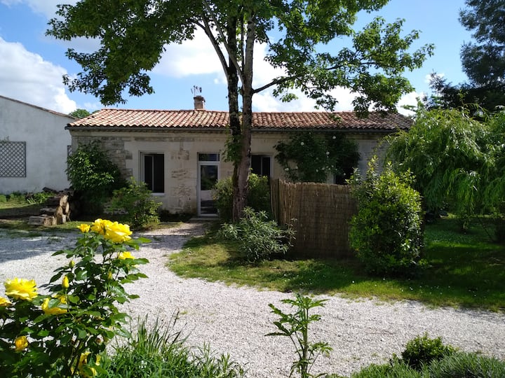Charmante Petite Maison Aux Portes D'angoulême - Jardins du logis de Forge