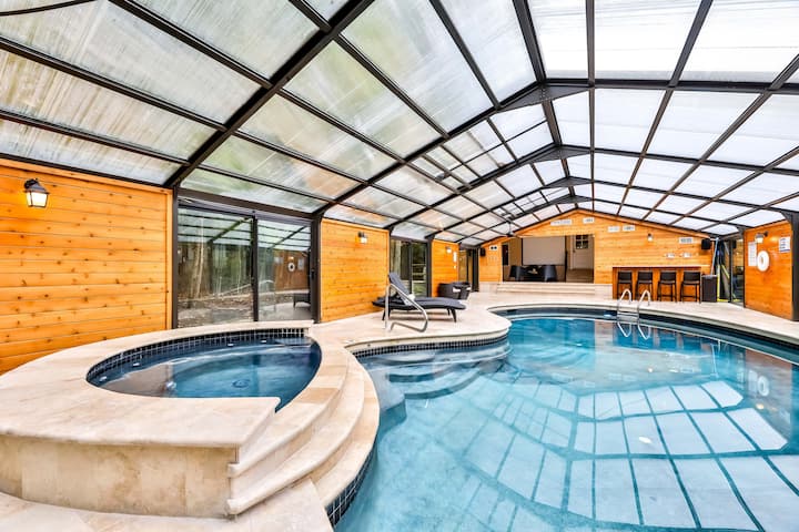 Private Heated Indoor Pool & Jacuzzi & Lake View - Houses for Rent in ...